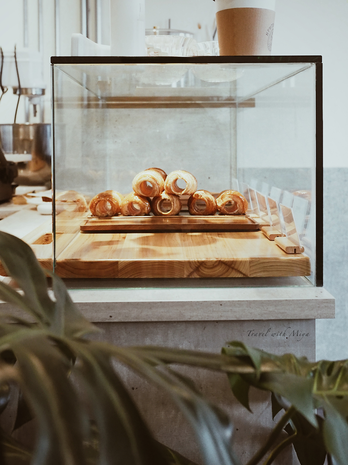 台中甜點店「NewTro x Dessert」﹕是模型吧！可愛草莓淋醬蛋糕﹐還可客製蛋糕 - Travel with Miya 跟著咪呀遊世界