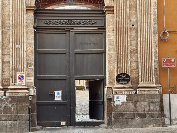 【西西里島】卡塔尼亞Catania住宿﹕位置佳、庭院付費停車場 B&B Palazzo Bruca - Travel with Miya 跟著 ...