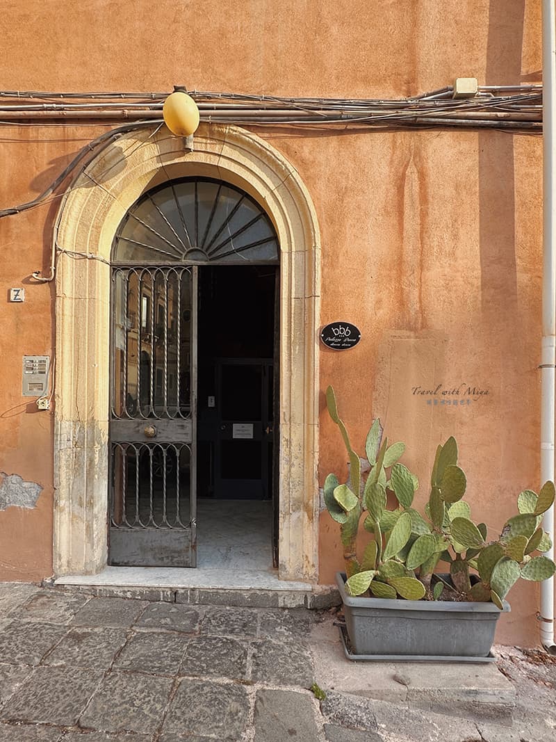 【西西里島】卡塔尼亞Catania住宿﹕位置佳、庭院付費停車場 B&B Palazzo Bruca - Travel with Miya 跟著 ...